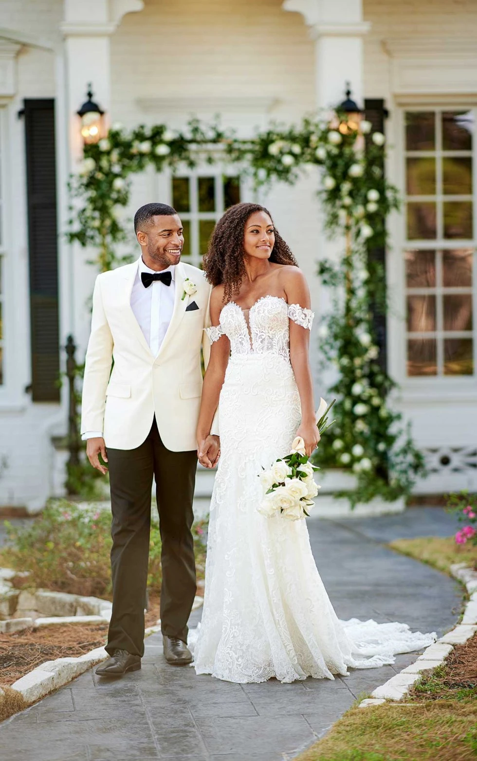 What Does Your Proposal Say About Your Wedding Dress? - Pretty Happy ...