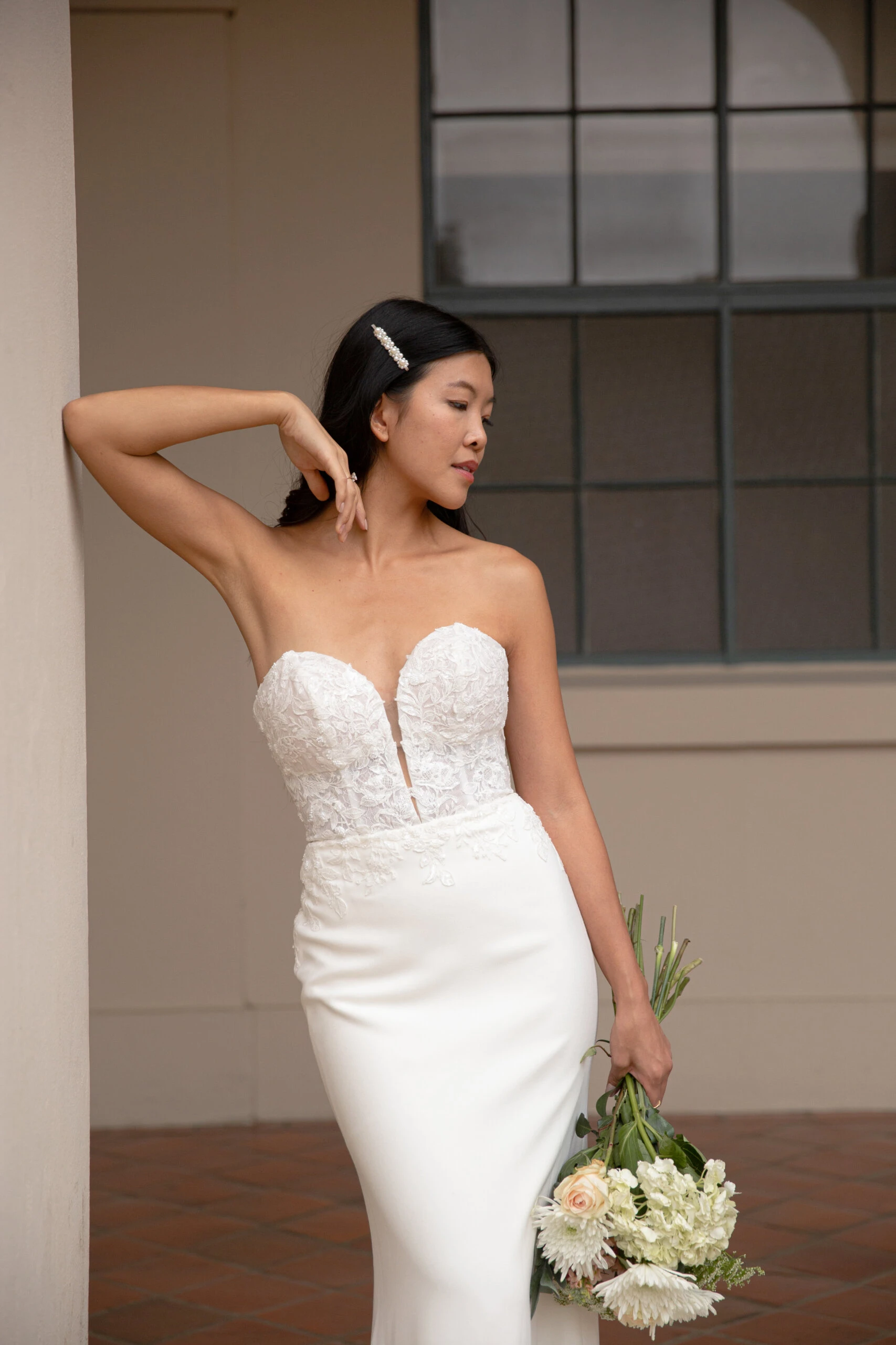Straps vs. Strapless Wedding Gowns: Which Style Will You Choose? - Pretty Happy Love - Wedding ...